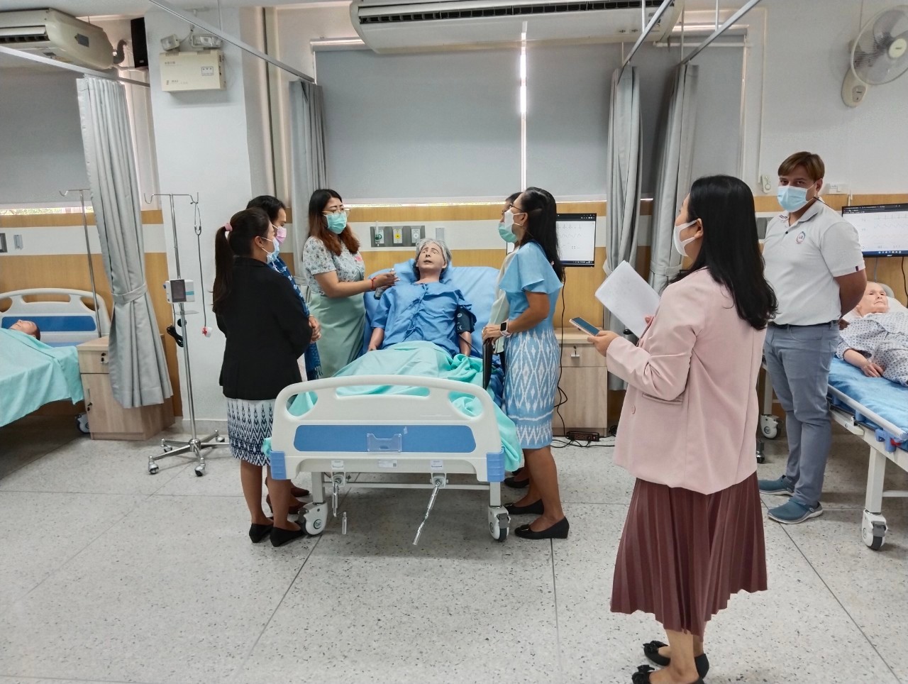 มูลนิธิอัพไรท์ ซิมมูเลชั่น เทรนนิ่งเซนเตอร์ ร่วมกับ วิทยาลัยพยาบาลบรมราชชนนี นครพนม ได้จัดอบรม ...